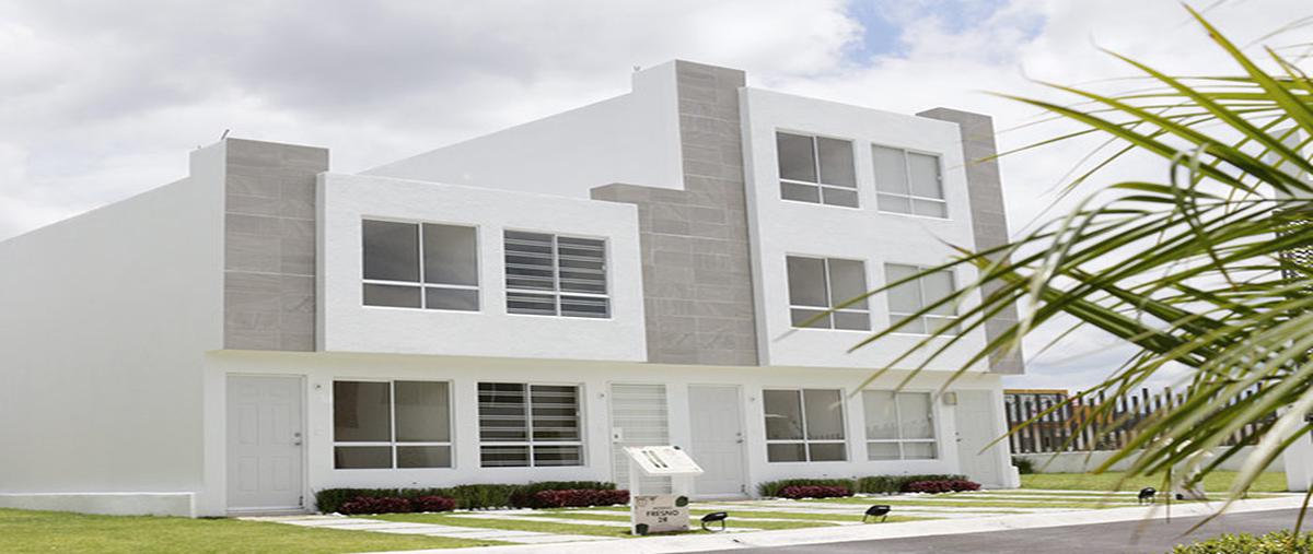 Casa en Lateral Oriente de Periférico, Bosques de... - Propiedades.com