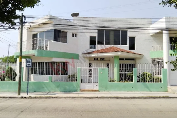 Se vende casa en circuito flores sur #511, Colonia La Gloria, C.P. 29038