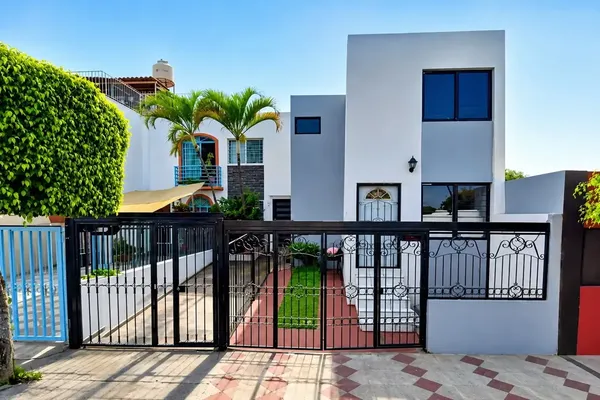 Venta de casa en LISBIA #411, Colonia Residencial San Elias, C.P. 44240
