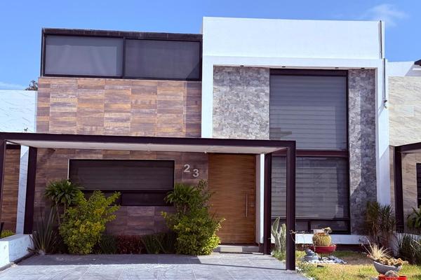 Renta casa en Arroyo del álamo #3, Colonia Cañadas del Arroyo, C.P. 76922