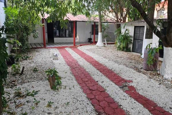 Renta de casa en Ave. Laureles, Colonia Los Laureles, C.P. 29020