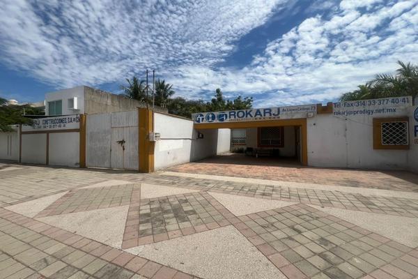 Casa en Ave. Lazaro Cardenas, Las Brisas, Colima ... - Propiedades.com