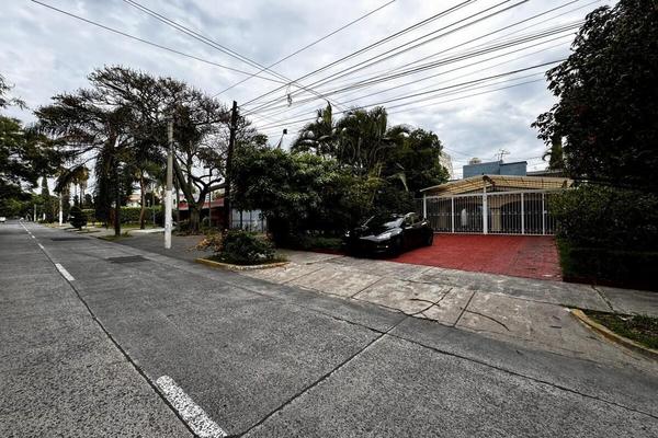 Casa en Av Moctezuma, Jardines Del Sol, Jalisco e... - Propiedades.com