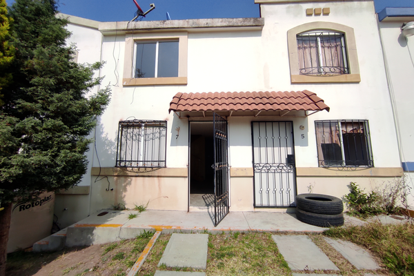 Se vende casa Av. Paseo del Rey, Colonia URBI Villa del rey, C.P. 54693