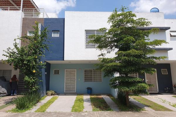 Casa en venta disponible en Av. Primavera, Colonia Parques del Bosque ...
