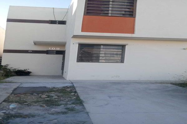 Se renta casa en AV PRIVALIA, Colonia Valle de Huinalá VI, C.P. 66634