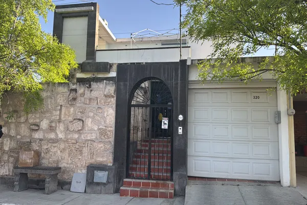 Venta casa en AZAHARES #320, Colonia Parques de La Cañada, C.P. 25080