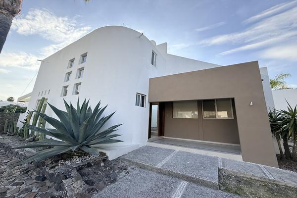 Renta casa en Balcones, Colonia Cumbres del Lago, C.P. 76230