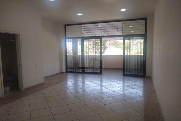 Local en Blvd. del Bosque 1173, Las Reynas, Guana... - Propiedades.com