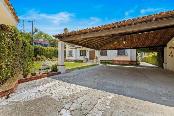 Se vende casa Calzada de la Aurora, Colonia Guadalupe, C.P. 37710