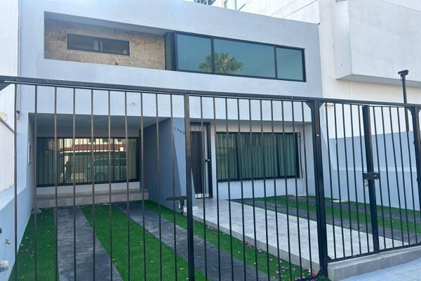 Venta de casa en C Perla #2560, Colonia Residencial Victoria, C.P. 45089