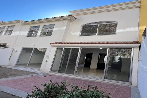 Casa en renta, Colinas de Chapultepec, Colonia Altabrisa, C.P. 22420
