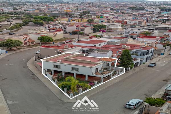 Casa en venta disponible en cresencio, Colonia Villas del Rey