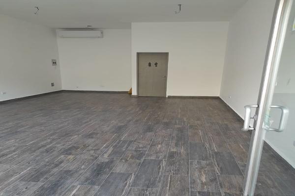 Renta de local en Cumbres 1er sector, Colonia Las Cumbres, C.P. 64619