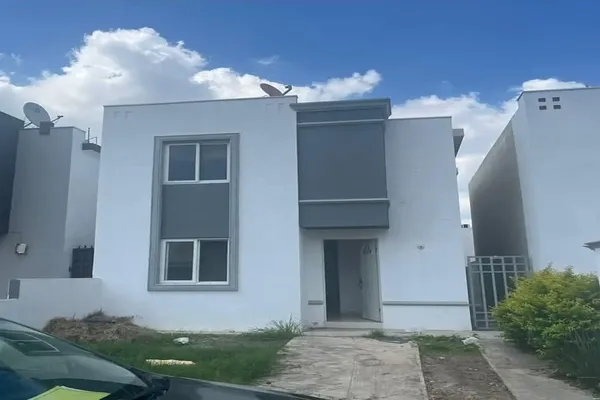 Se vende casa en del bosque #607, Colonia Las Lomas, C.P. 66024