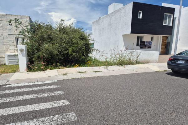 Terreno en venta disponible en , Colonia Desarrollo Habitacional Zibata ...