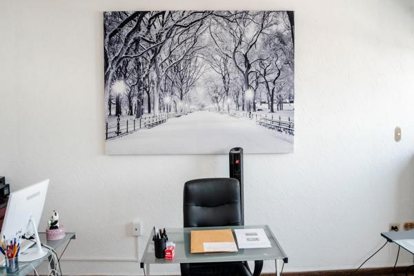 Oficina en nuber 518, Jardines del Moral, Guanaj... - Propiedades.com