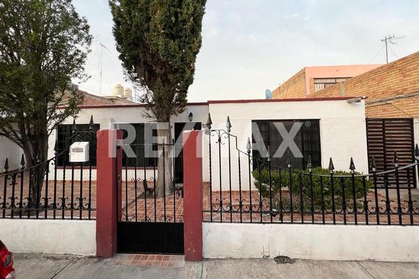 Se vende casa en Gral. Ramon Cepeda, Colonia Saltillo Centro, C.P. 25000