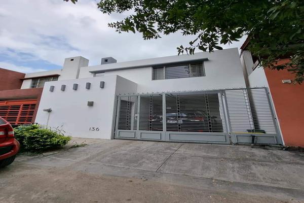 Venta de casa en Las Lomas Sector Bosques, Colonia Las Lomas Sector ...
