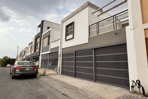 Venta de casa LOMAS DEL NOGAL, Colonia Las Lomas, C.P. 66024