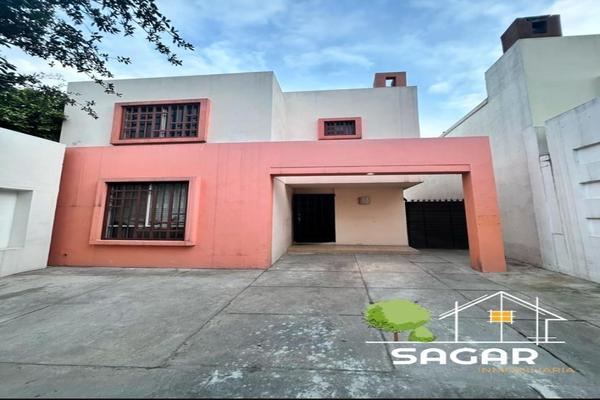 Casa disponible en renta en Lomas, Colonia Las Lomas Sector Bo...