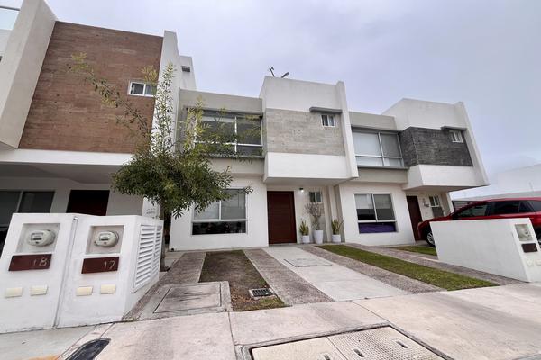 Se vende casa en Paseo de los Alcatraces, Colonia Zakia