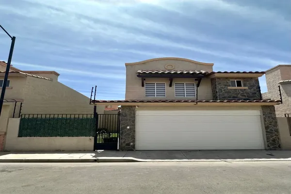 Casa en Paseo Madeira, Real Madeira, Hidalgo en V... - Propiedades.com