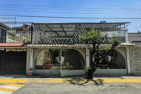 Casa en Pirules 249, Villa de las Flores 1a Secci... - Propiedades.com