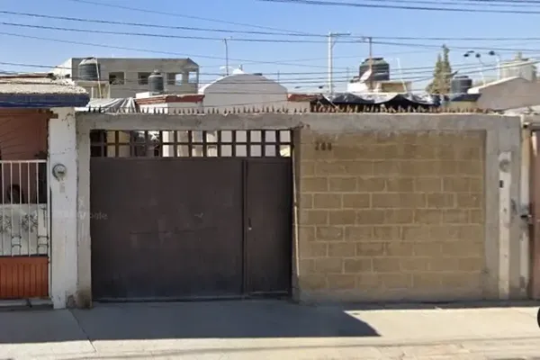 Casa en venta disponible en PROL. C FELIPE GAYTAN REYNA #208, Colonia ...