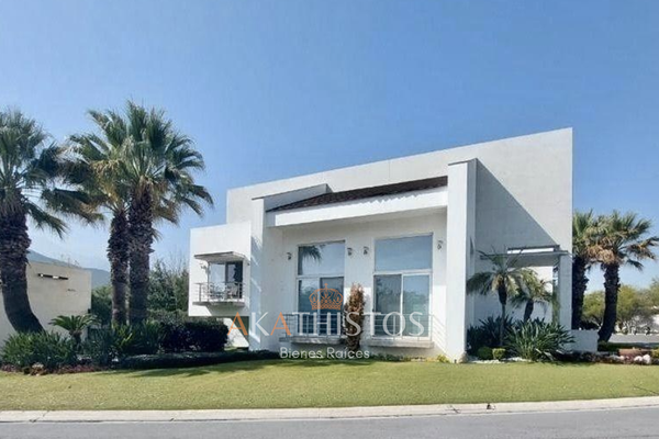 Casa disponible en venta en Residencial y Club de Golf la Herr...