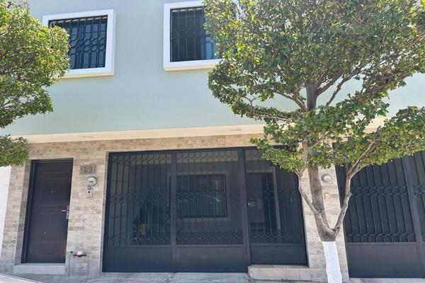 Se renta casa en Reyes Flores, Colonia Revolución, C.P. 44400