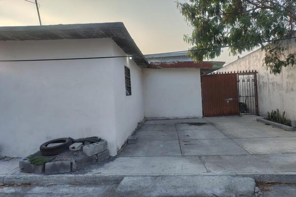 Se vende casa en , Colonia Santa Cruz, C.P. 67205