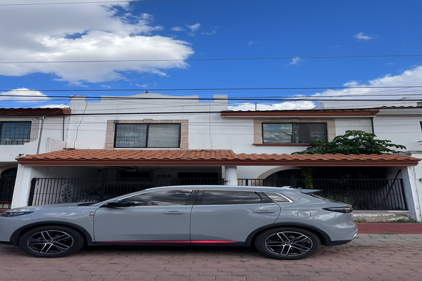 Venta de casa Valle, Colonia Valle del Rio San Pedro, C.P. 20064