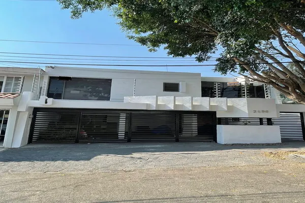 Renta casa en Valparaiso #2592, Colonia Lomas de Providencia, C.P. 44647