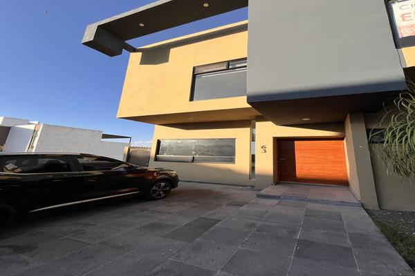 Casa en renta disponible en Zibata pitahayas, Colonia Zibatá, C.P. 76269